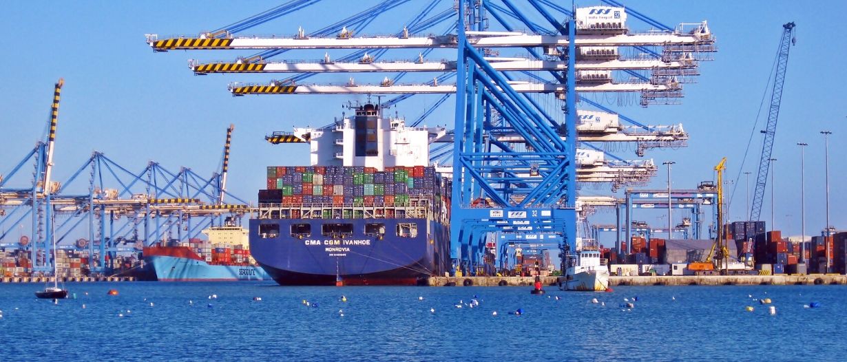 CFR (Cost and Freight) Incoterms Guide [UPDATED 2025]